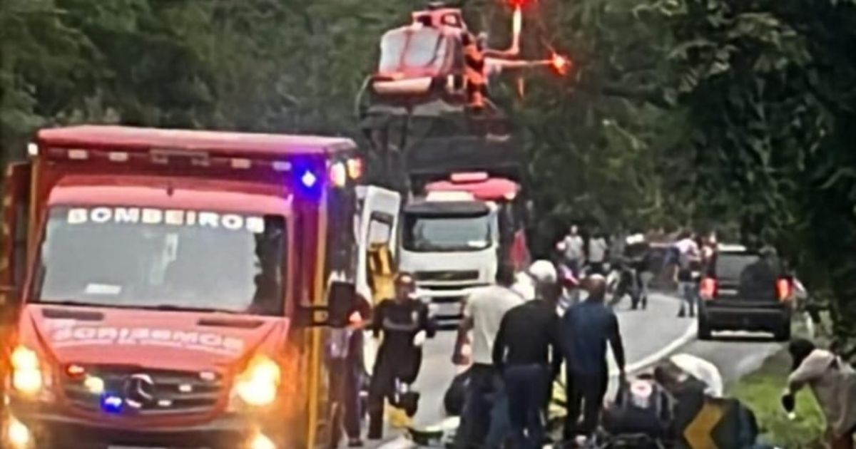 Acidente entre caminhão e motocicleta deixa duas pessoas em estado grave na BR-470, em Ibirama