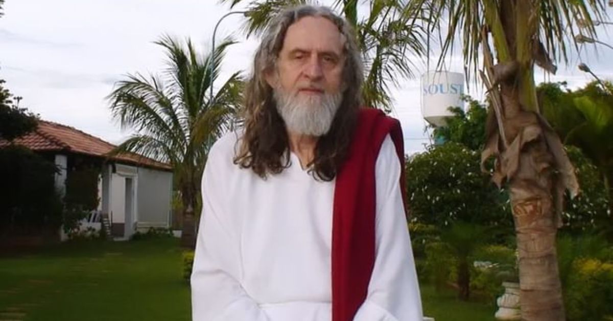 Indaialense que diz ser Jesus reencarnado consegue mudar nome para Inri ...