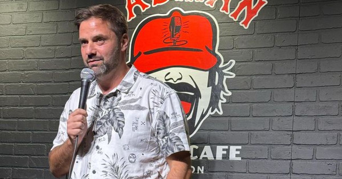 Fábio Rabin vem a Blumenau com novo show de stand-up