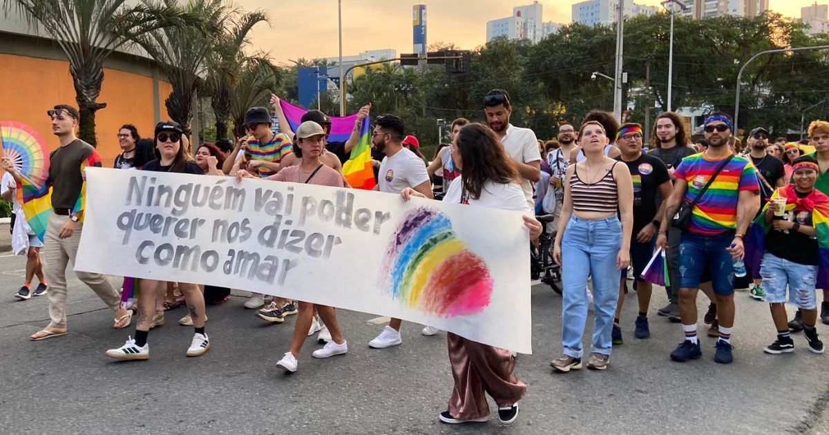 FOTOS - Parada do Orgulho LGBTQIAPN+ reúne diversas pessoas em Blumenau ... FOTOS - Parada do Orgulho LGBTQIAPN+ reúne diversas pessoas em Blumenau ...