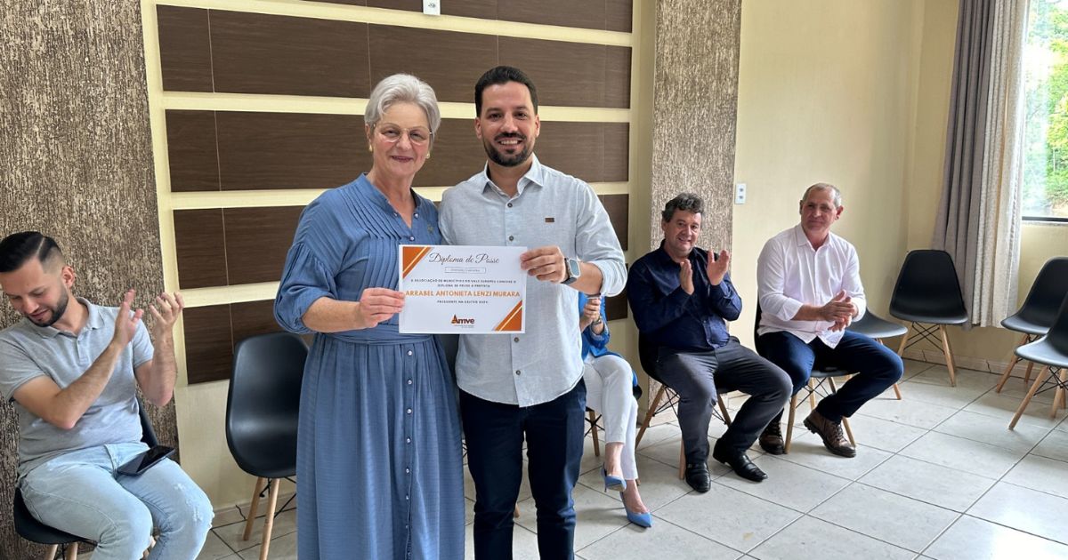 Arrabel Murara, prefeita de Benedito Novo, é a primeira mulher a ...