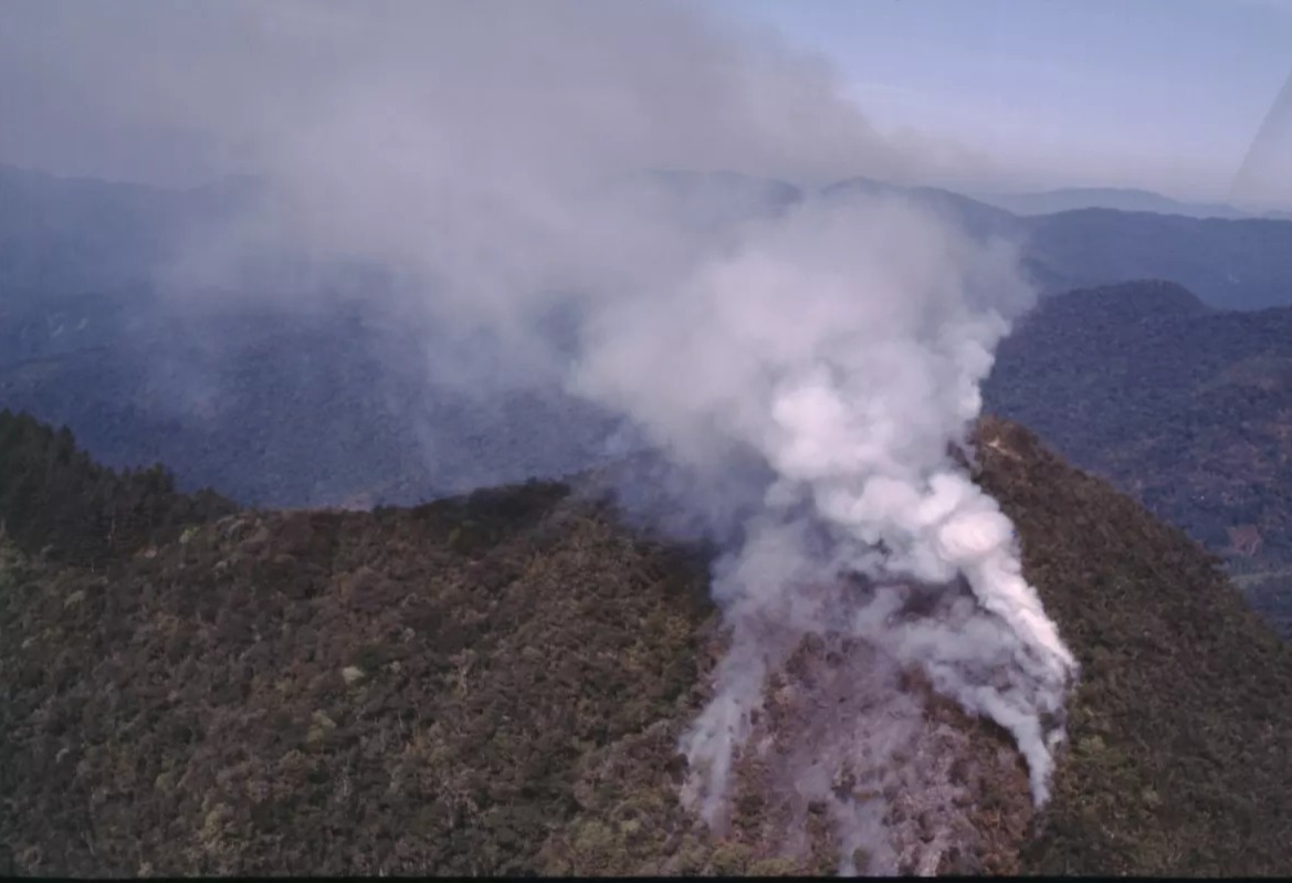 GALERIA - Há 30 anos, morro Spitzkopf ardia em chamas após grande ...